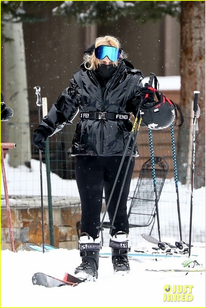 Rebel Wilson & Boyfriend Jacob Busch Keep Cozy While on Vacation in ...