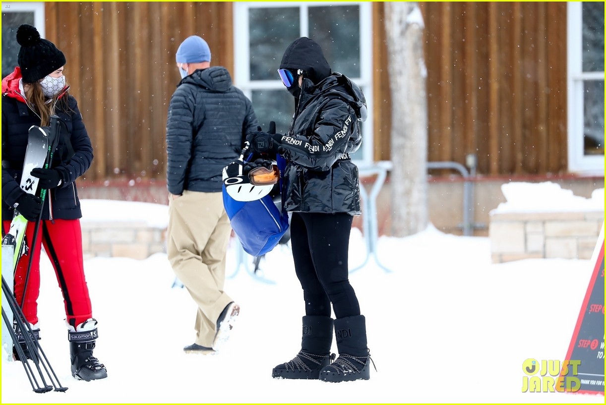 Rebel Wilson & Boyfriend Jacob Busch Keep Cozy While on Vacation in ...