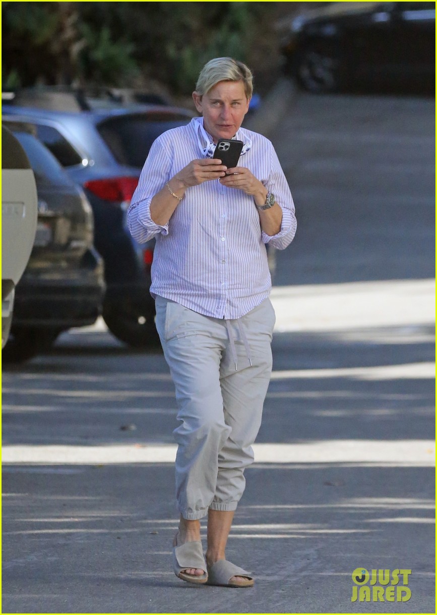 Ellen DeGeneres Wears Her Face Mask Around Her Neck Days After Positive ...