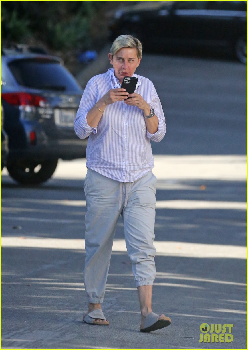 Ellen DeGeneres Wears Her Face Mask Around Her Neck Days After Positive ...