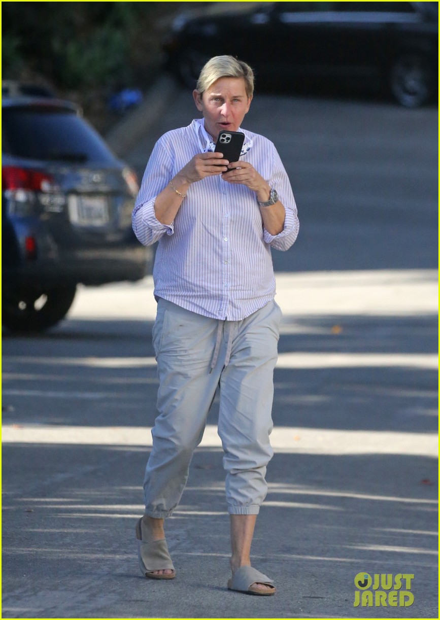 Ellen DeGeneres Wears Her Face Mask Around Her Neck Days After Positive ...