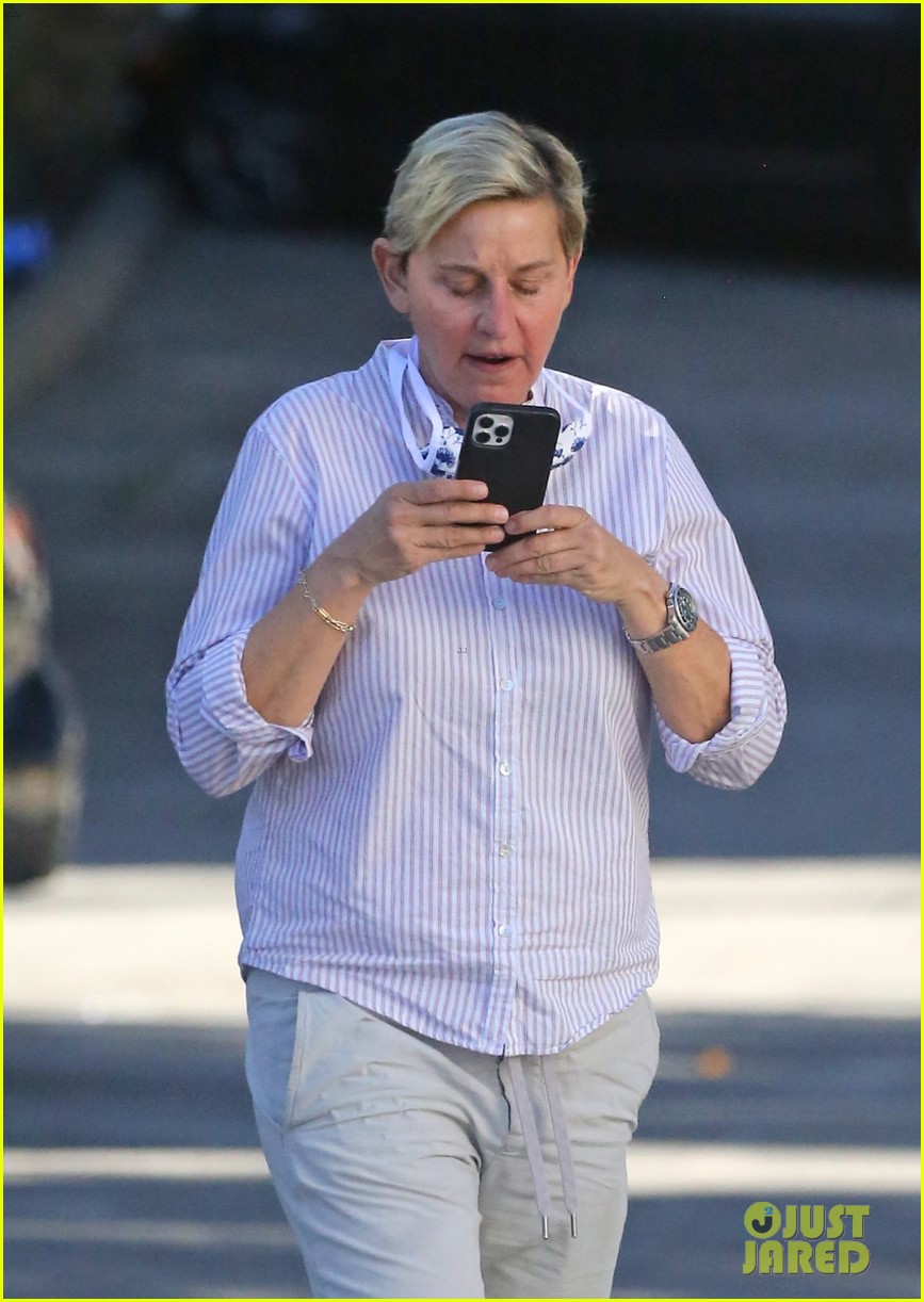 Ellen DeGeneres Wears Her Face Mask Around Her Neck Days After Positive ...