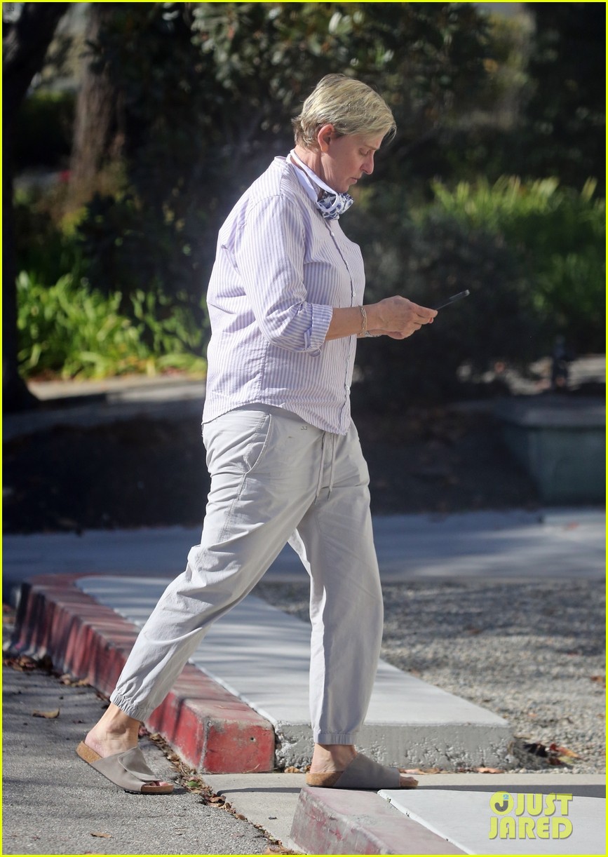 Ellen DeGeneres Wears Her Face Mask Around Her Neck Days After Positive ...