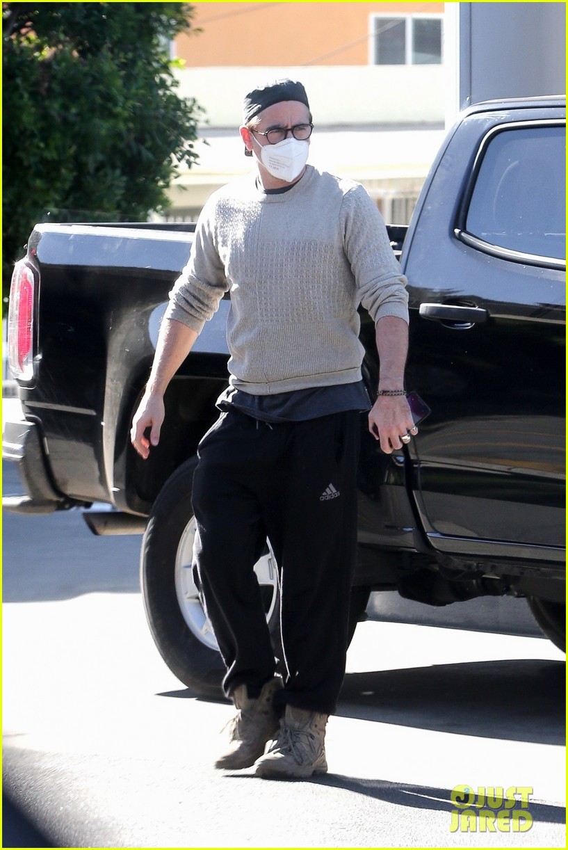 Colin Farrell Masks Up During a Trip to the Gas Station: Photo 4510353 ...