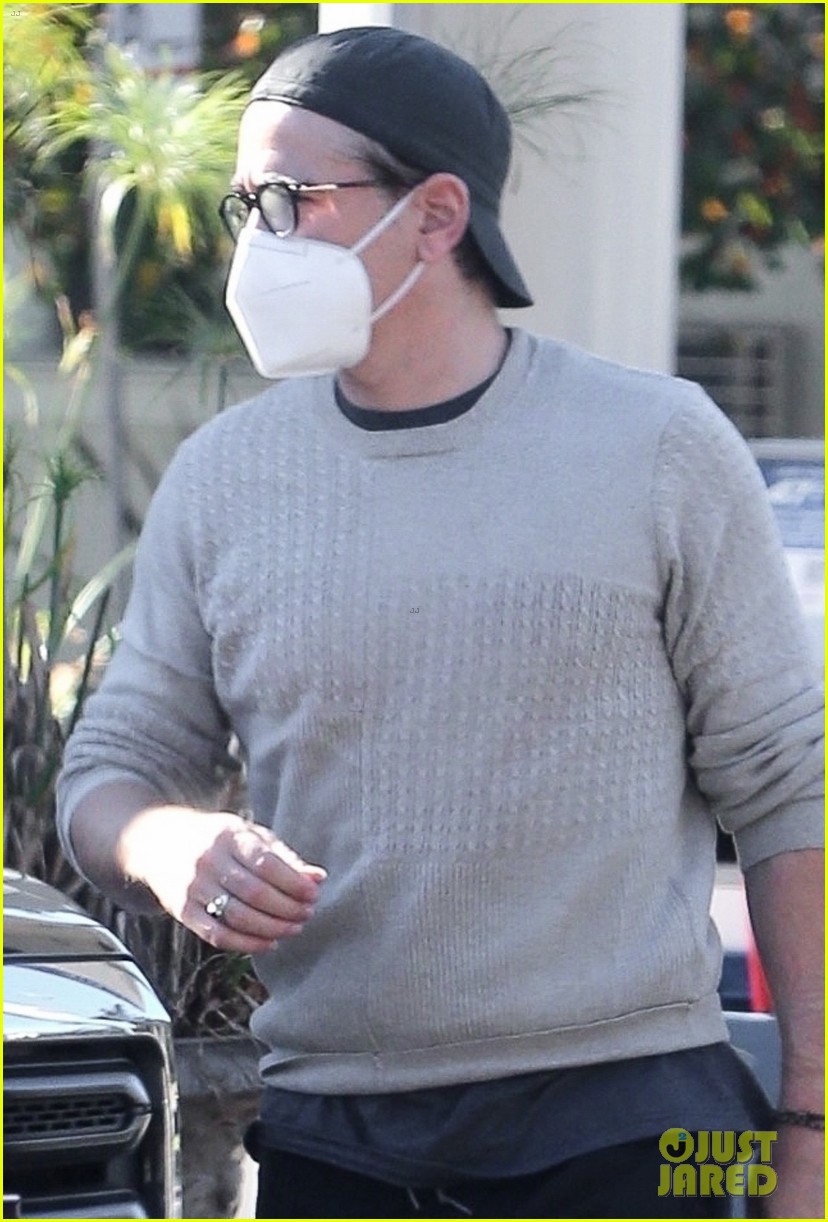 Colin Farrell Masks Up During a Trip to the Gas Station: Photo 4510354 ...