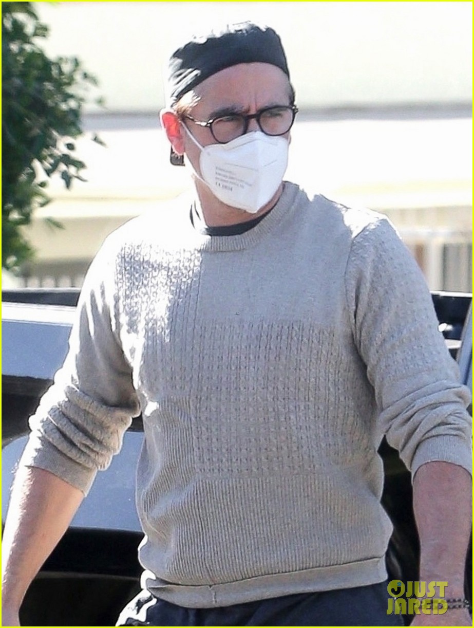 Colin Farrell Masks Up During a Trip to the Gas Station: Photo 4510356 ...