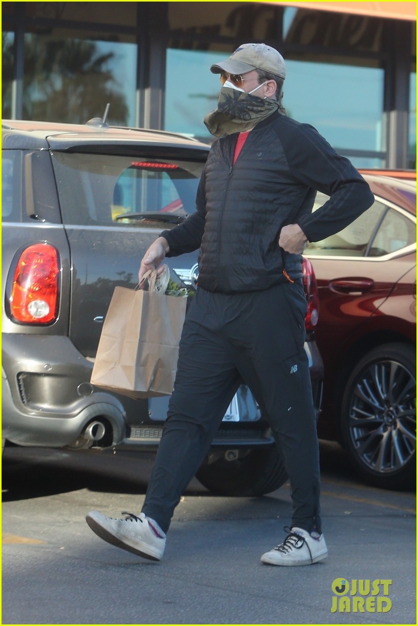 Jon Hamm Stays Extra Safe in Face Mask & Bandana While Grocery Shopping ...