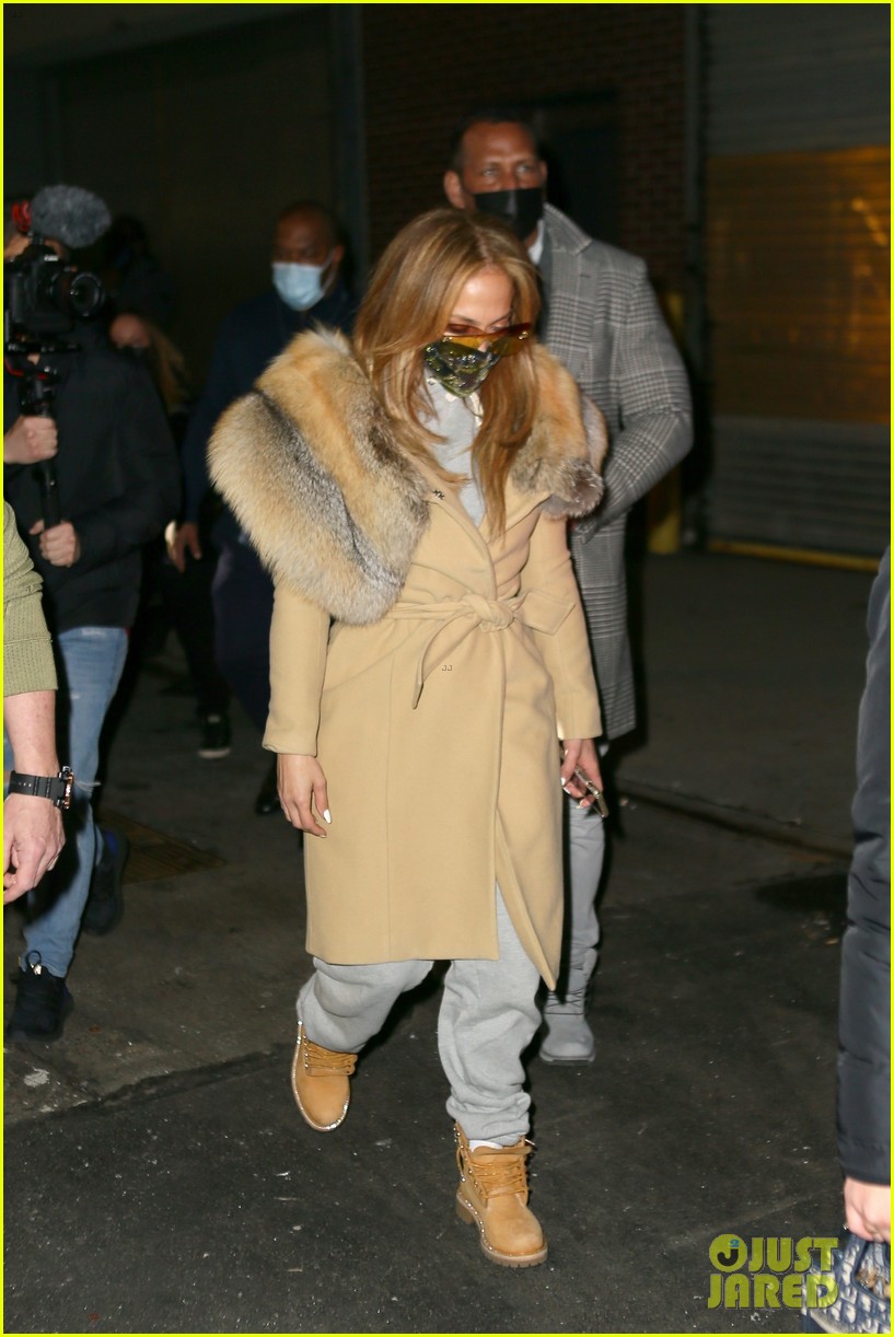 Jennifer Lopez & Alex Rodriguez Bundle Up in Stylish Outfits for Night ...