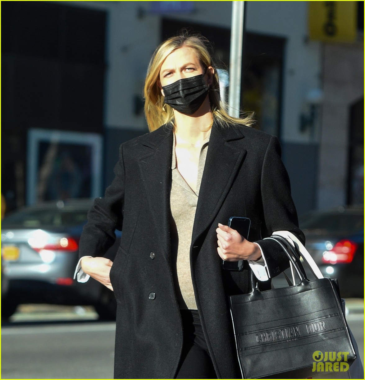 Karlie Kloss Makes Rare Appearance Out After Confirming Pregnancy ...