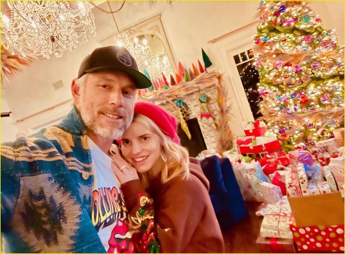 Jessica Simpson Shows Off 100lb Weight Loss in Christmas Pajamas ...