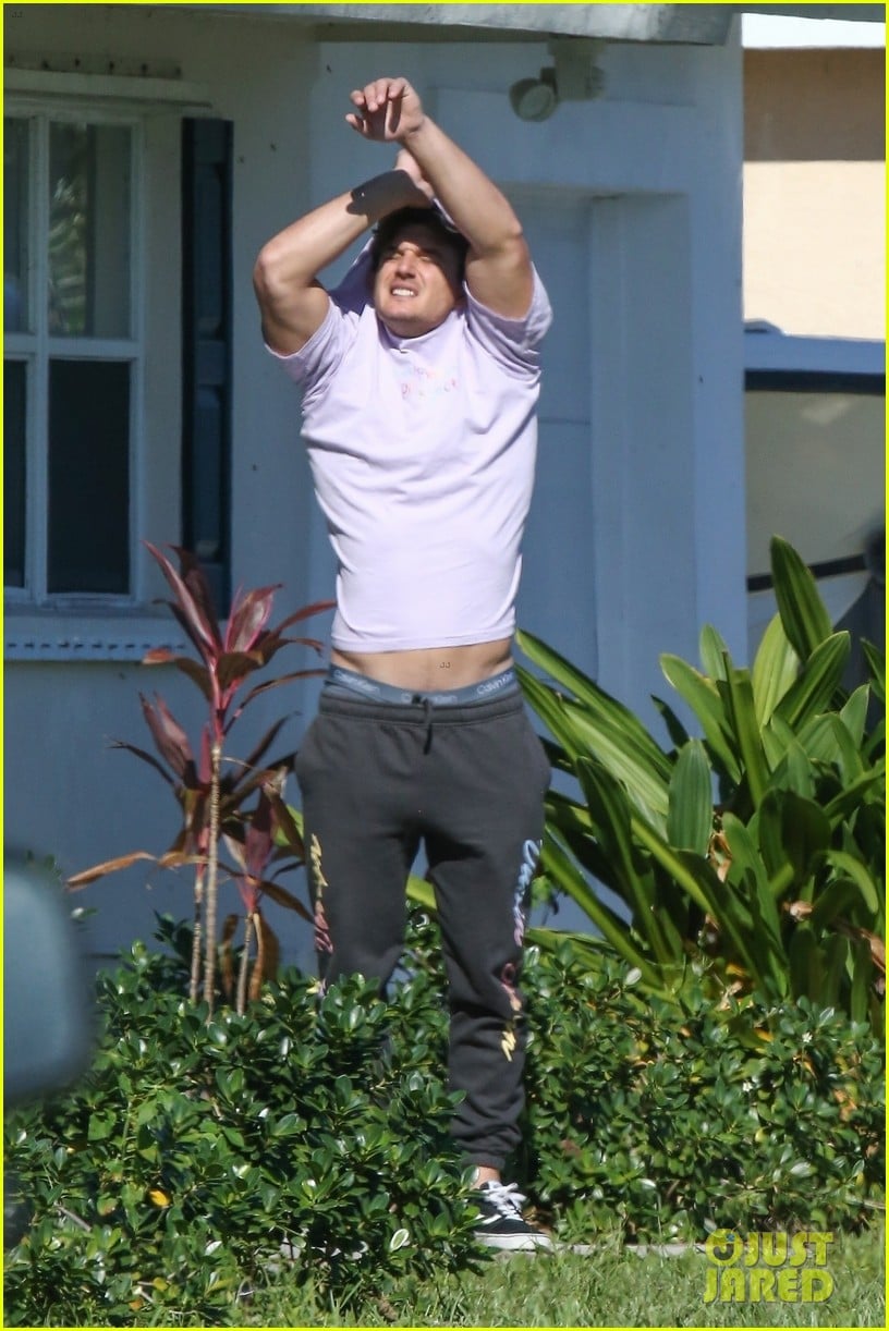 Tyler Cameron Flaunts His Buff Body Shirtless in Miami: Photo 4506754 ...