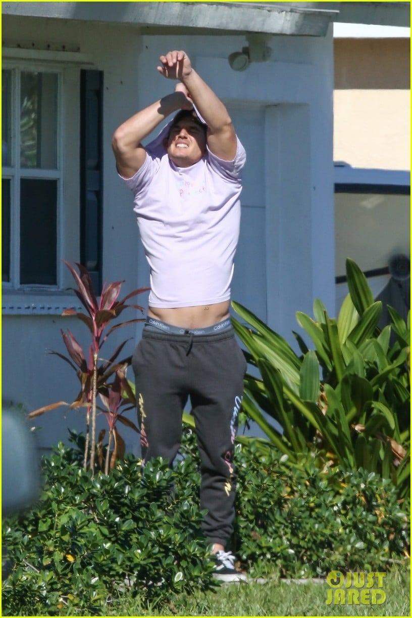 Photo: tyler cameron shirtless december 2020 15 | Photo 4506755 | Just ...