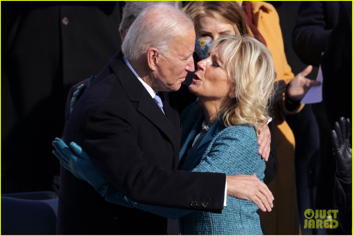 President Joe Biden's Kids Ashley & Hunter Hug Him After Swearing In ...