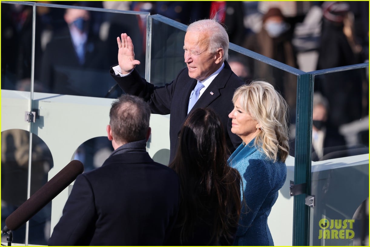 President Joe Biden's Kids Ashley & Hunter Hug Him After Swearing In ...