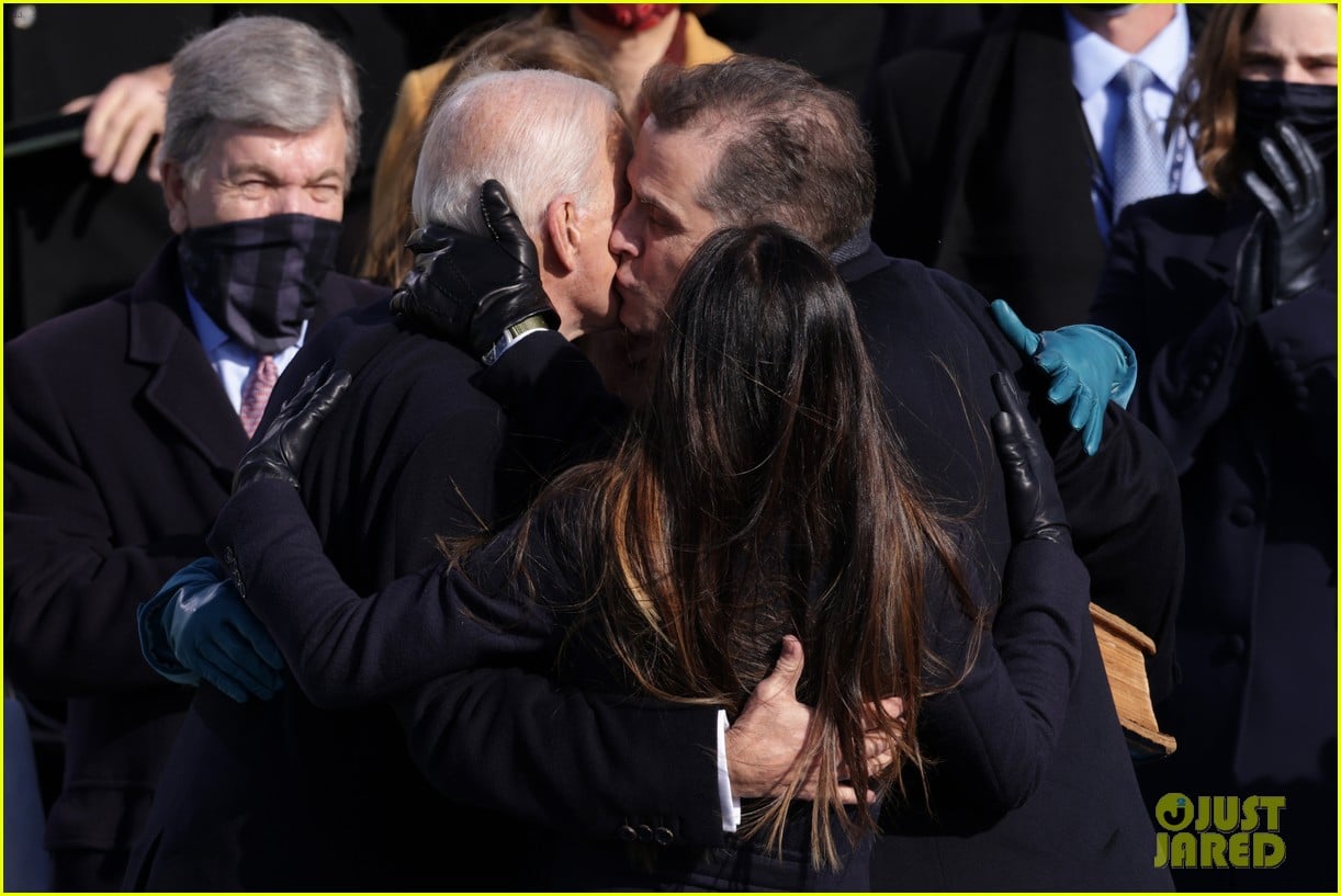 President Joe Biden's Kids Ashley & Hunter Hug Him After Swearing In ...