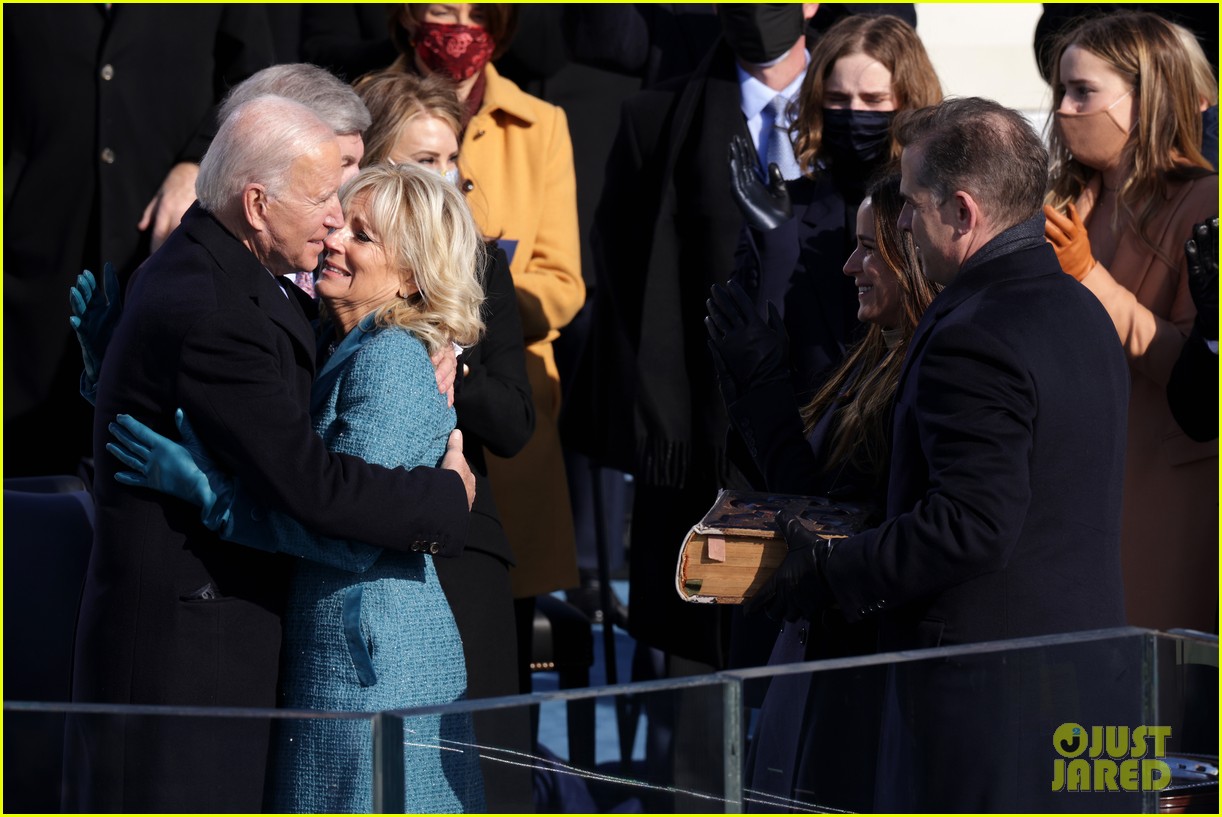 President Joe Biden's Kids Ashley & Hunter Hug Him After Swearing In ...
