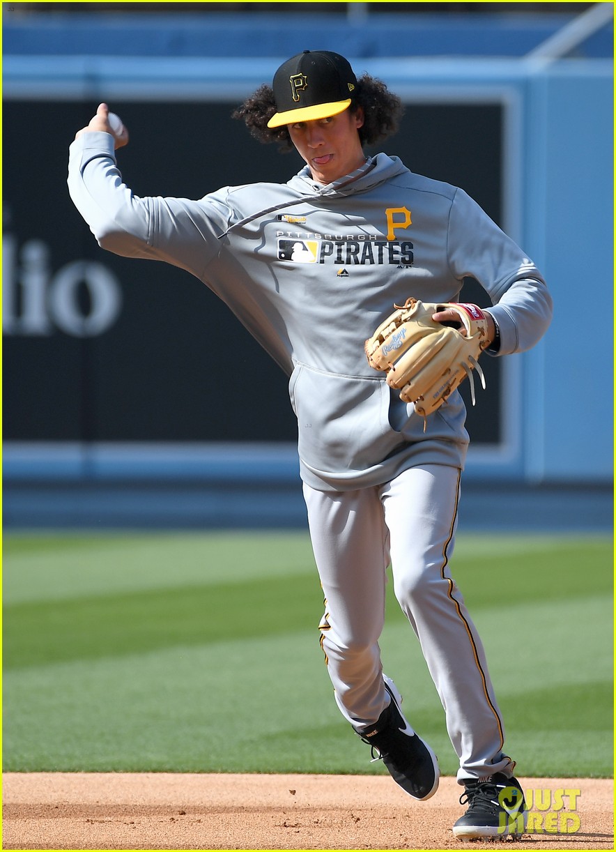 Vanessa Hudgens & MLB's Cole Tucker Are Officially 'Boyfriend ...