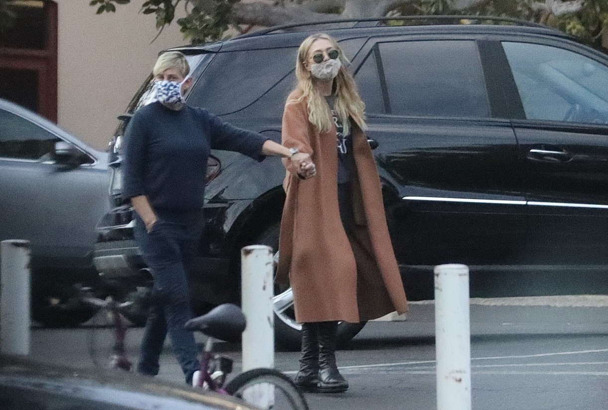 Ellen DeGeneres & Portia De Rossi Spotted Holding Hands During Rare ...