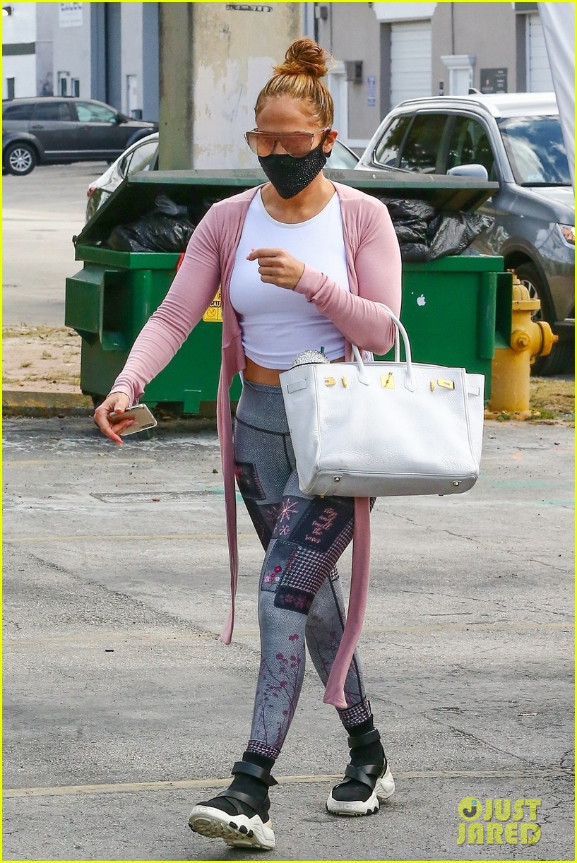 Jennifer Lopez Shows Off Her Toned Arms After a Sunday Morning Workout ...