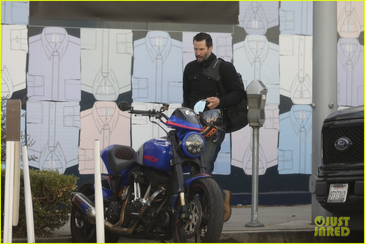 Keanu Reeves Preps For A Motorcycle Ride in LA: Photo 4519335 | Keanu ...