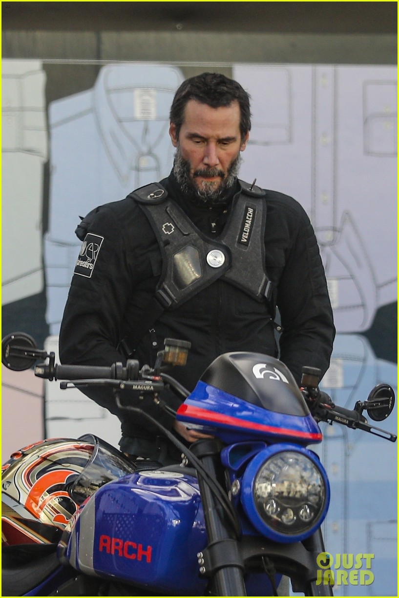 Keanu Reeves Preps For A Motorcycle Ride in LA: Photo 4519337 | Keanu ...