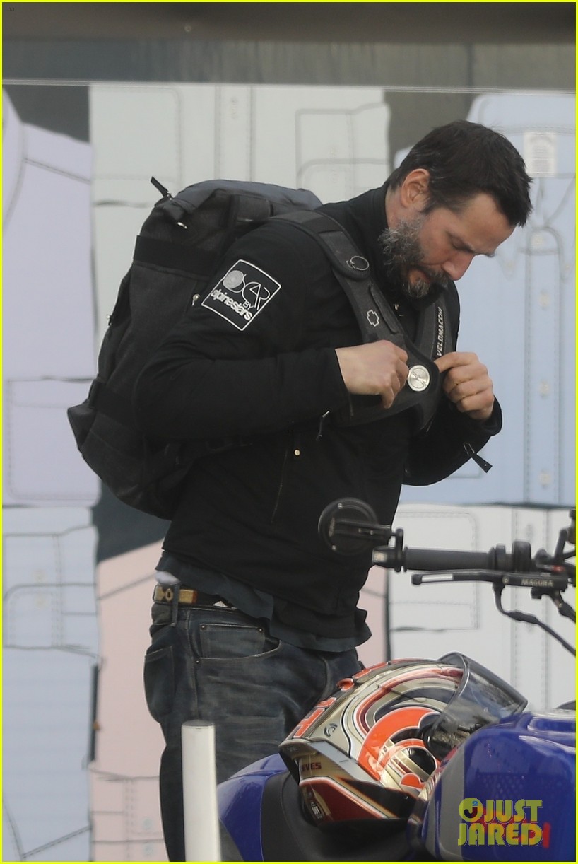 Keanu Reeves Preps For A Motorcycle Ride in LA: Photo 4519340 | Keanu ...
