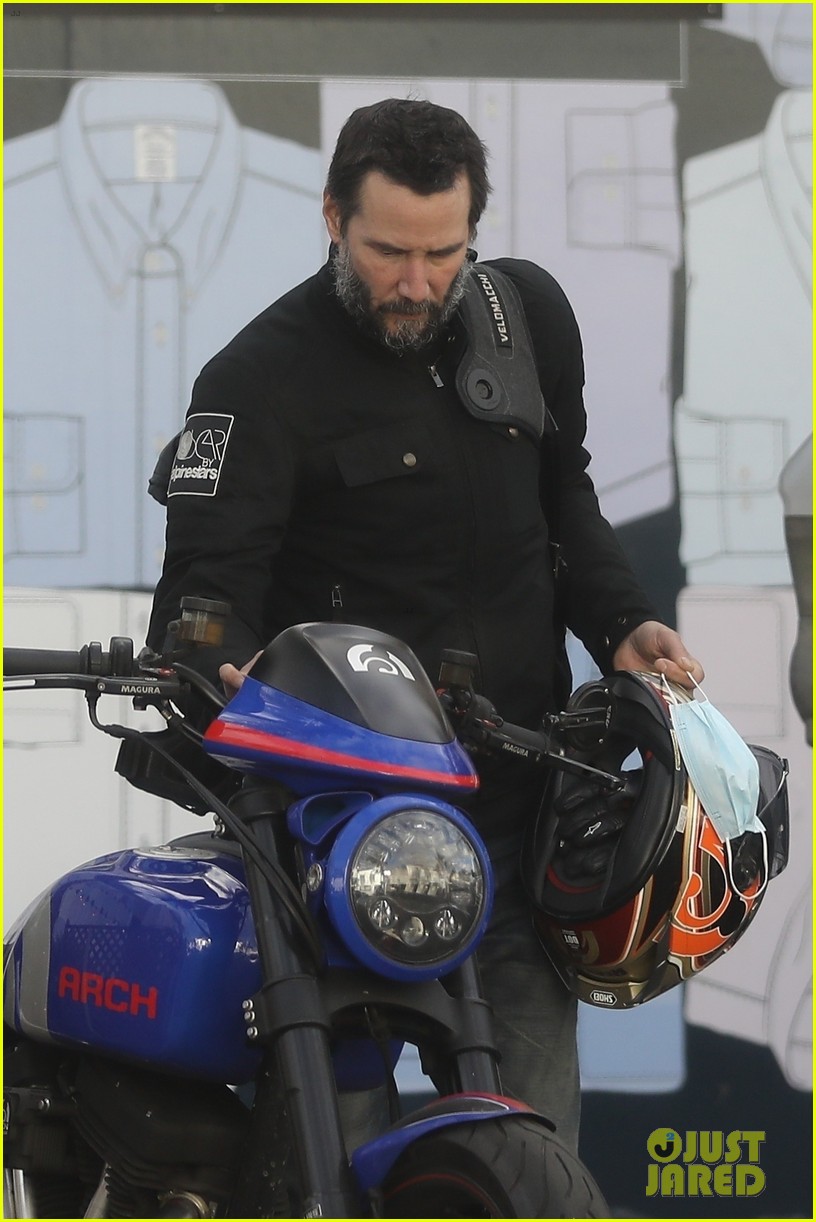 Keanu Reeves Preps For A Motorcycle Ride in LA: Photo 4519342 | Keanu ...