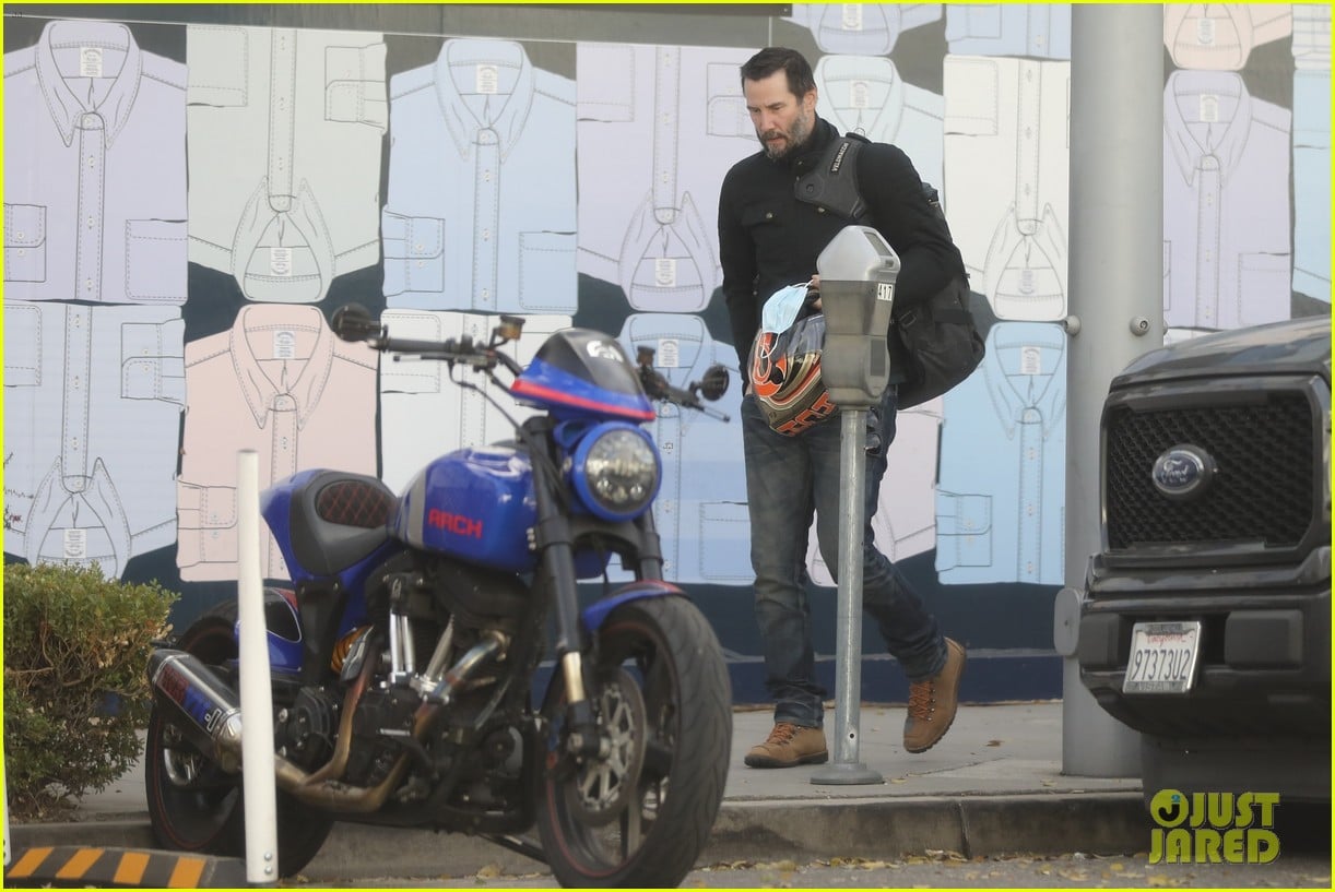 Keanu Reeves Preps For A Motorcycle Ride in LA: Photo 4519348 | Keanu ...