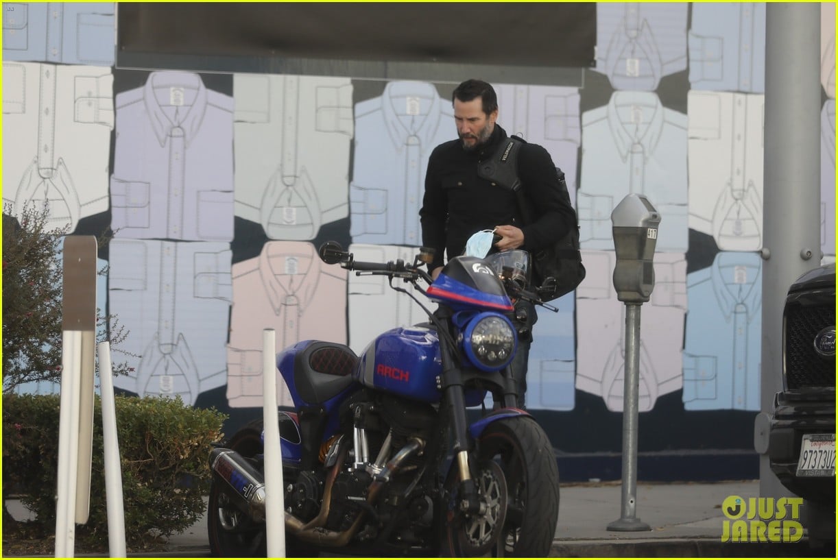Keanu Reeves Preps For A Motorcycle Ride in LA: Photo 4519353 | Keanu ...