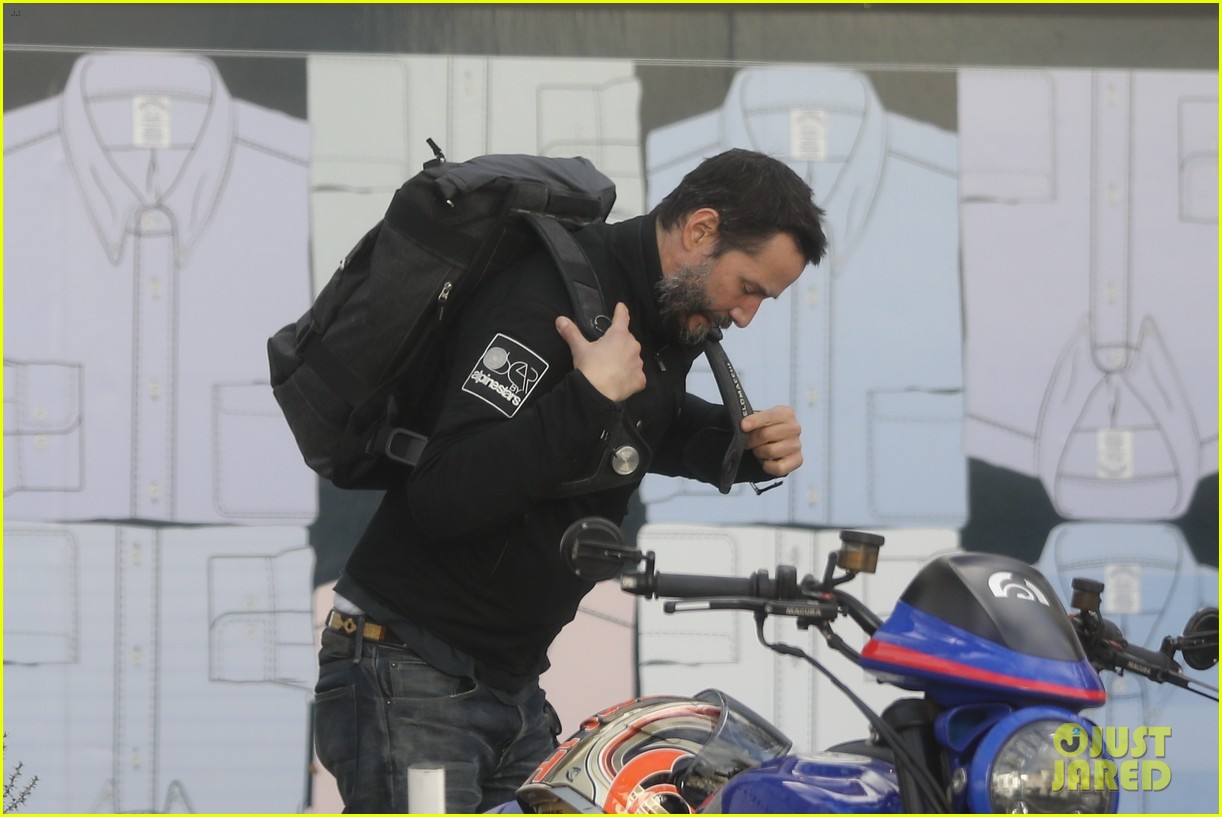 Keanu Reeves Preps For A Motorcycle Ride in LA: Photo 4519356 | Keanu ...