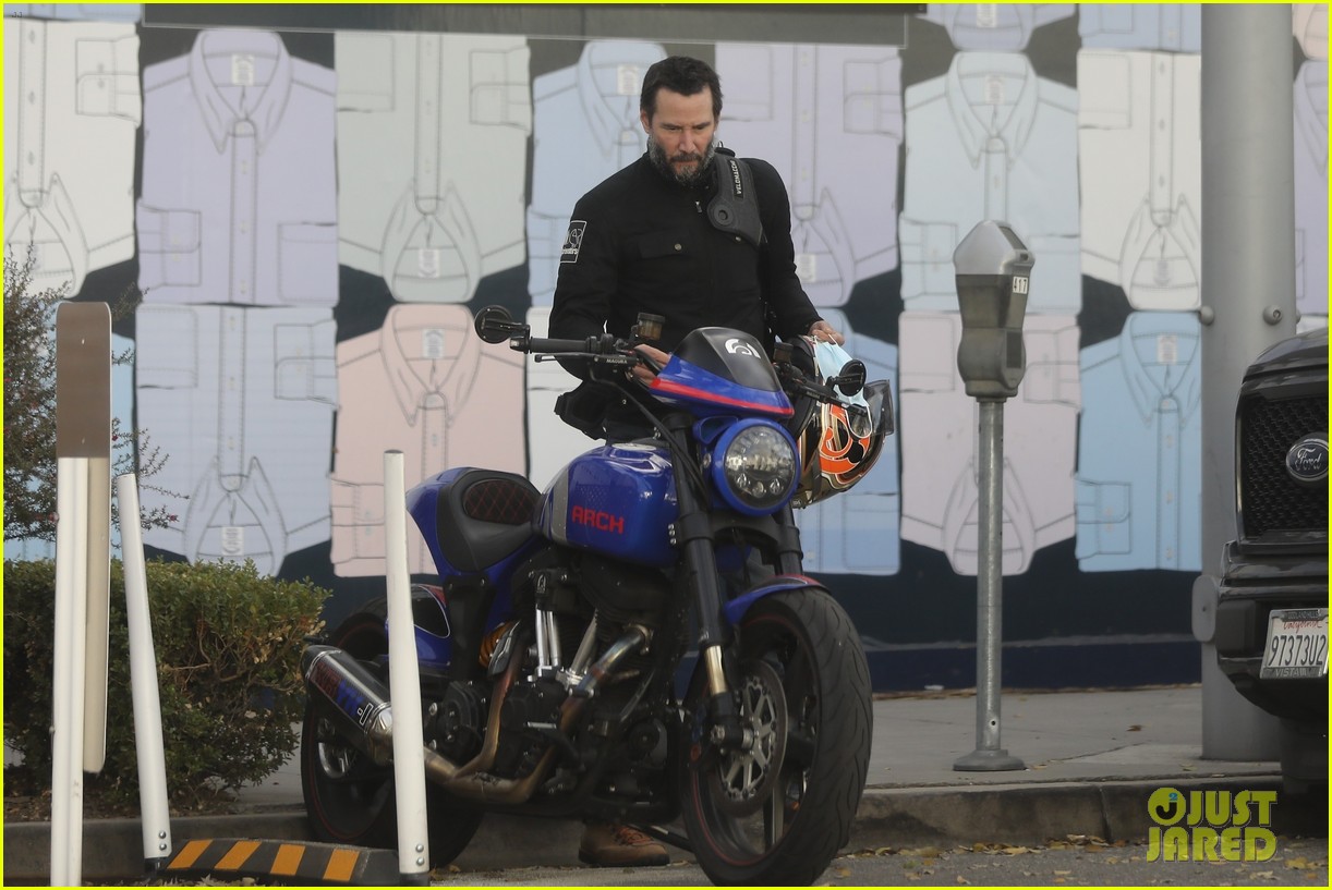 Keanu Reeves Preps For A Motorcycle Ride in LA: Photo 4519357 | Keanu ...