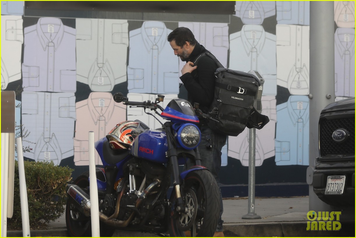 Keanu Reeves Preps For A Motorcycle Ride in LA: Photo 4519364 | Keanu ...