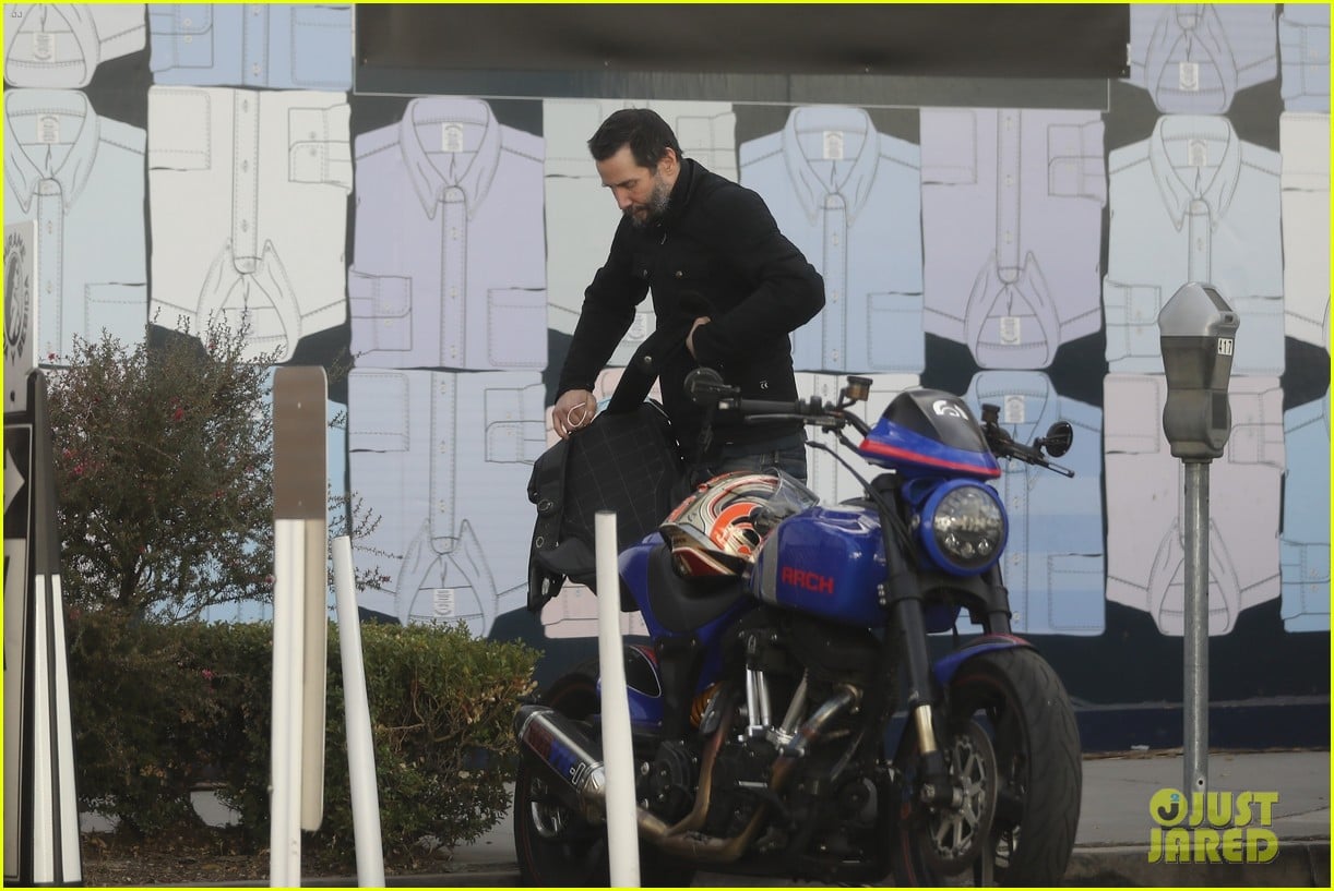 Keanu Reeves Preps For A Motorcycle Ride in LA: Photo 4519366 | Keanu ...