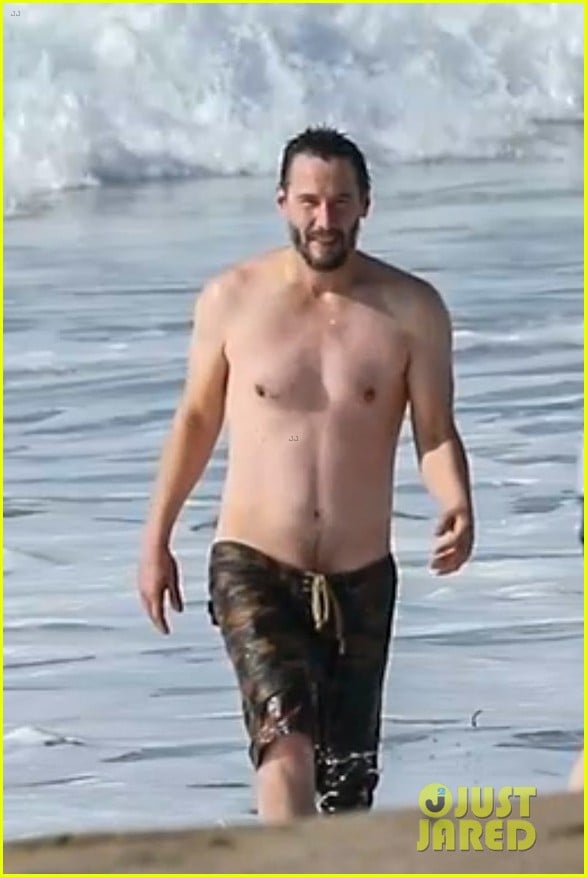 Keanu Reeves Looks Fit Shirtless at the Beach in Malibu: Photo 4514867 ...