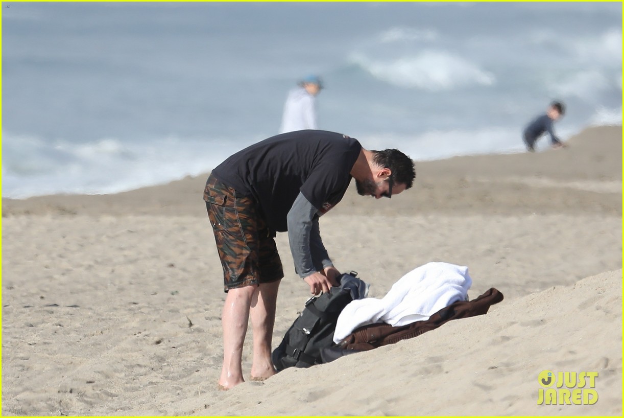 Keanu Reeves Looks Fit Shirtless at the Beach in Malibu: Photo 4514931 ...