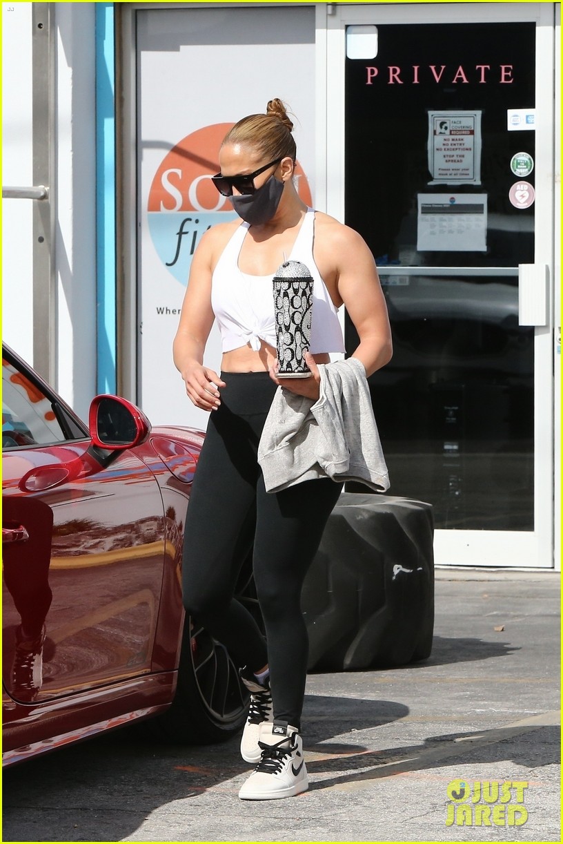 Jennifer Lopez Flashes Toned Midriff Leaving Her Workout in Miami ...
