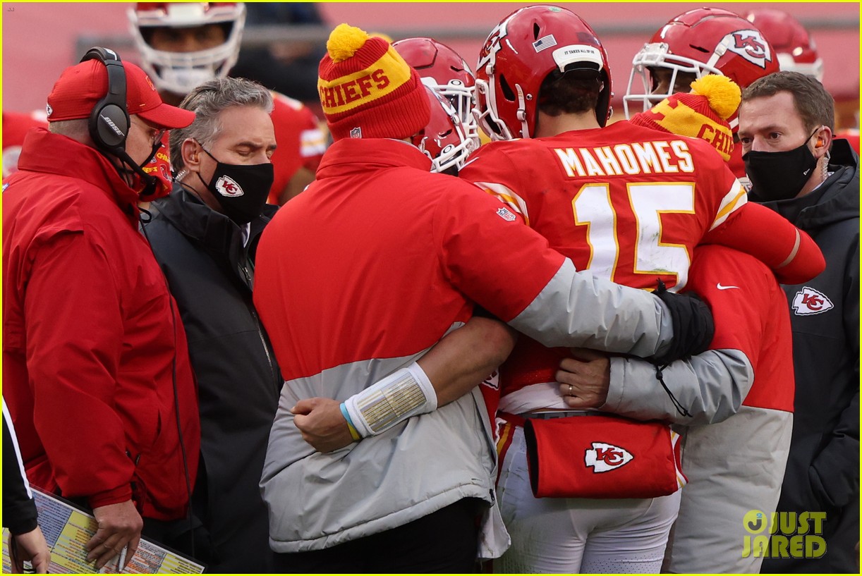 Chiefs Quarterback Patrick Mahomes Suffers Concussion After Brutal Hit ...
