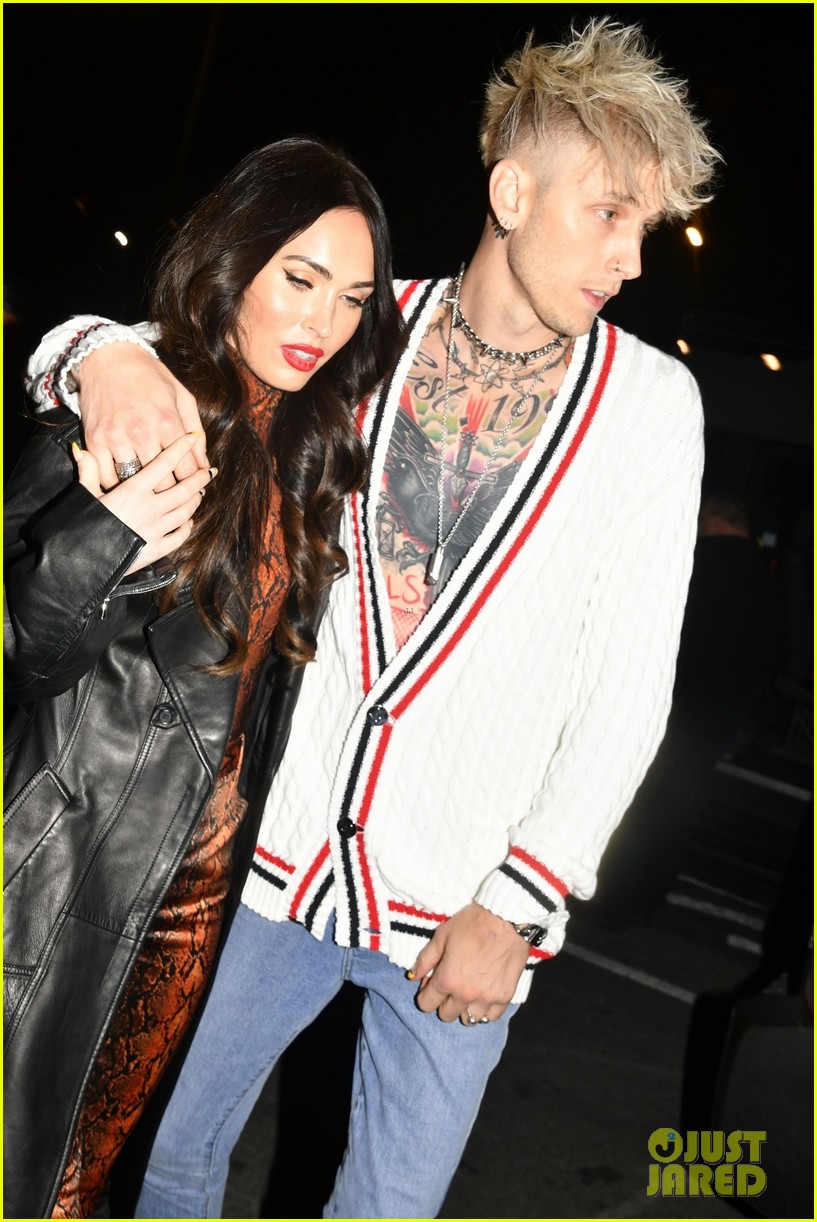 Megan Fox & Machine Gun Kelly Cuddle Up After His 'SNL' Performance in ...