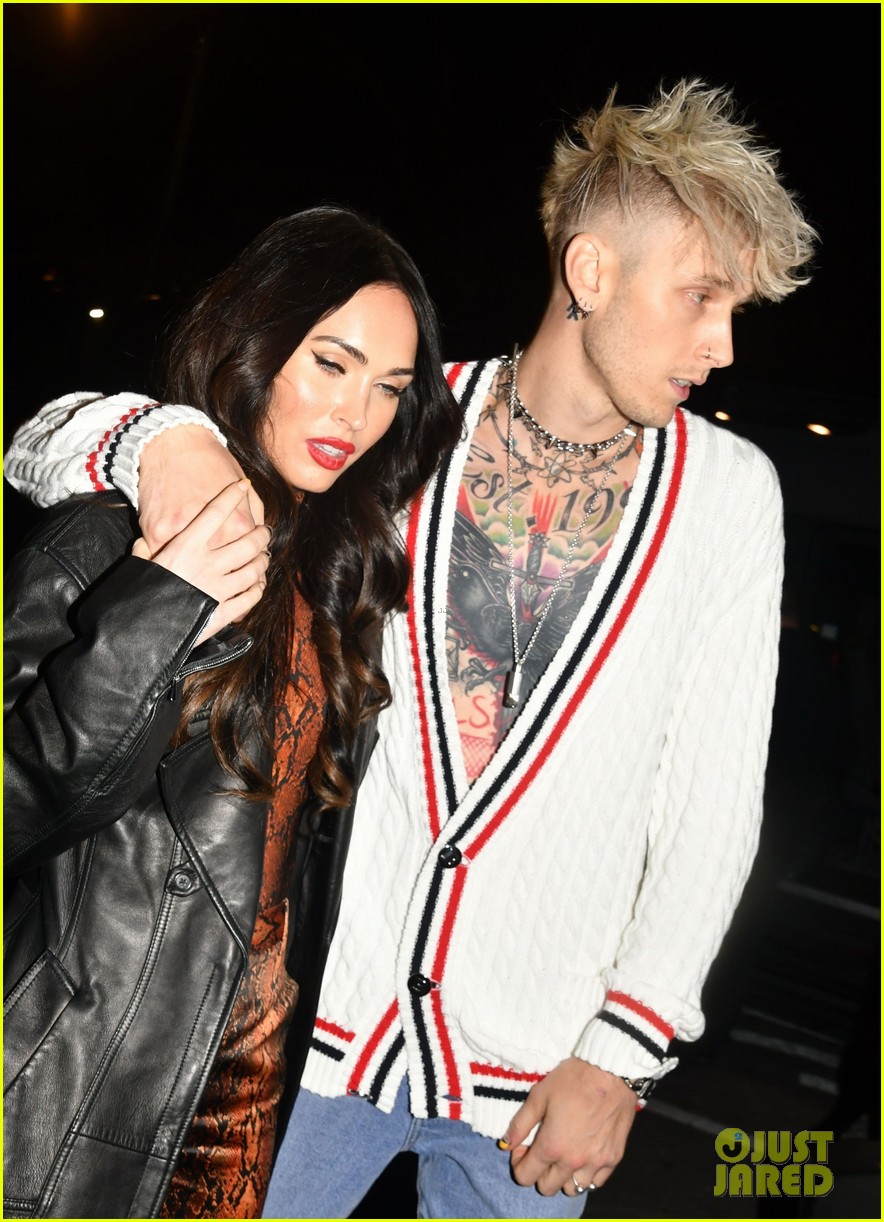 Megan Fox & Machine Gun Kelly Cuddle Up After His 'SNL' Performance in ...