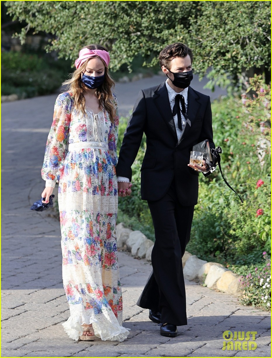 Harry Styles & Olivia Wilde Hold Hands at Jeffrey Azoff's Wedding - See ...