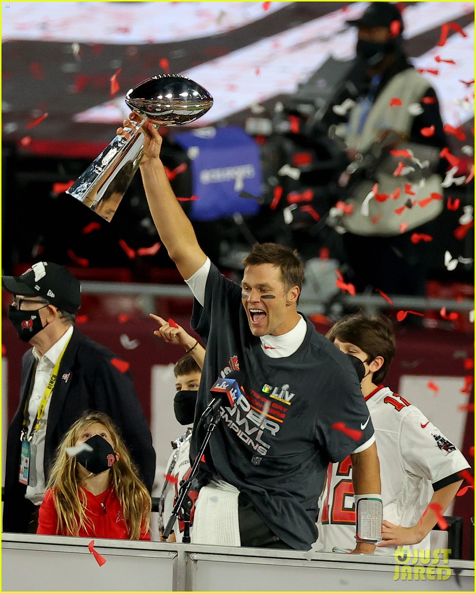 Gisele Bundchen Writes Sweet Letter to Tom Brady After His 7th Super ...