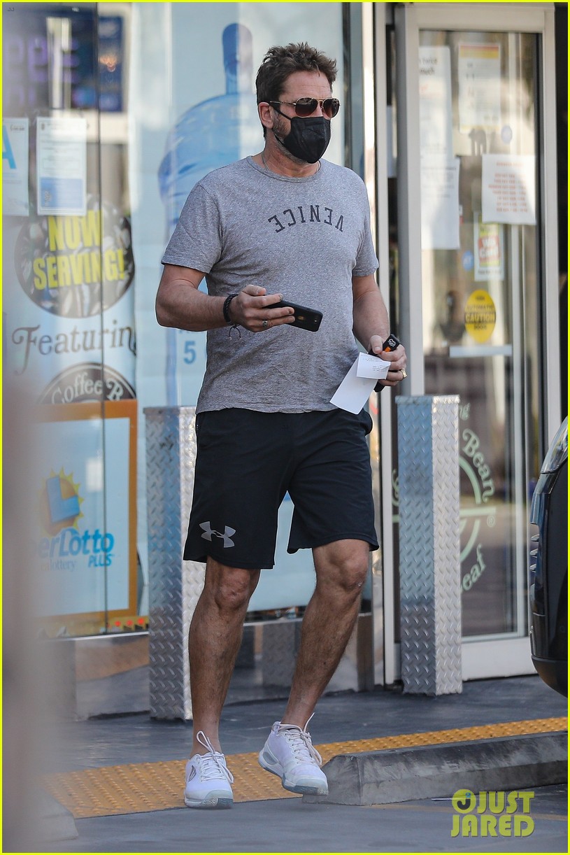 Gerard Butler Stops By Gas Station for Quick Errand Run: Photo 4524206 ...