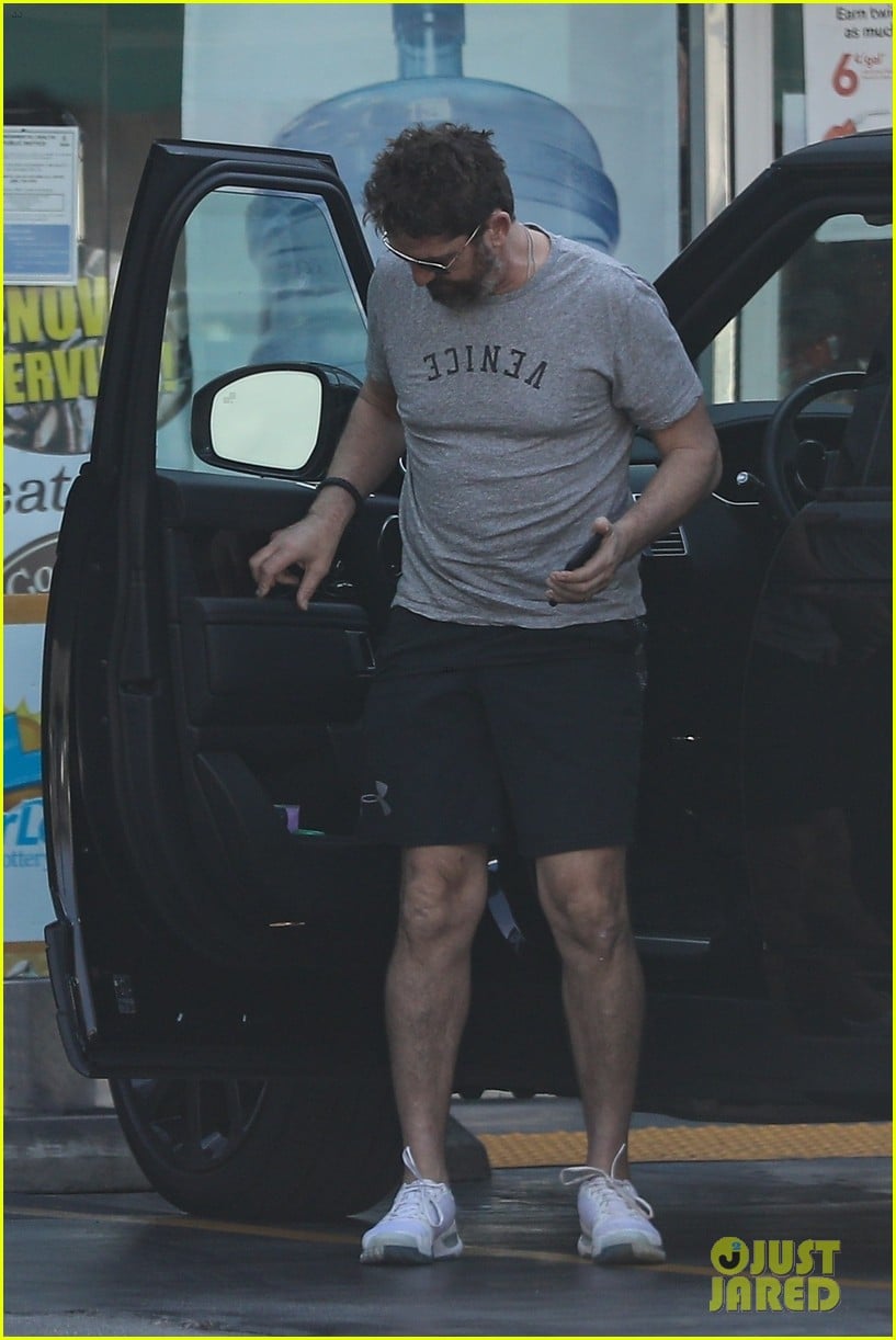 Gerard Butler Stops By Gas Station for Quick Errand Run: Photo 4524213 ...