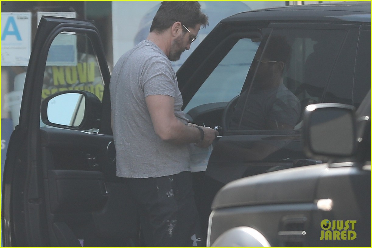 Gerard Butler Stops By Gas Station for Quick Errand Run: Photo 4524226 ...