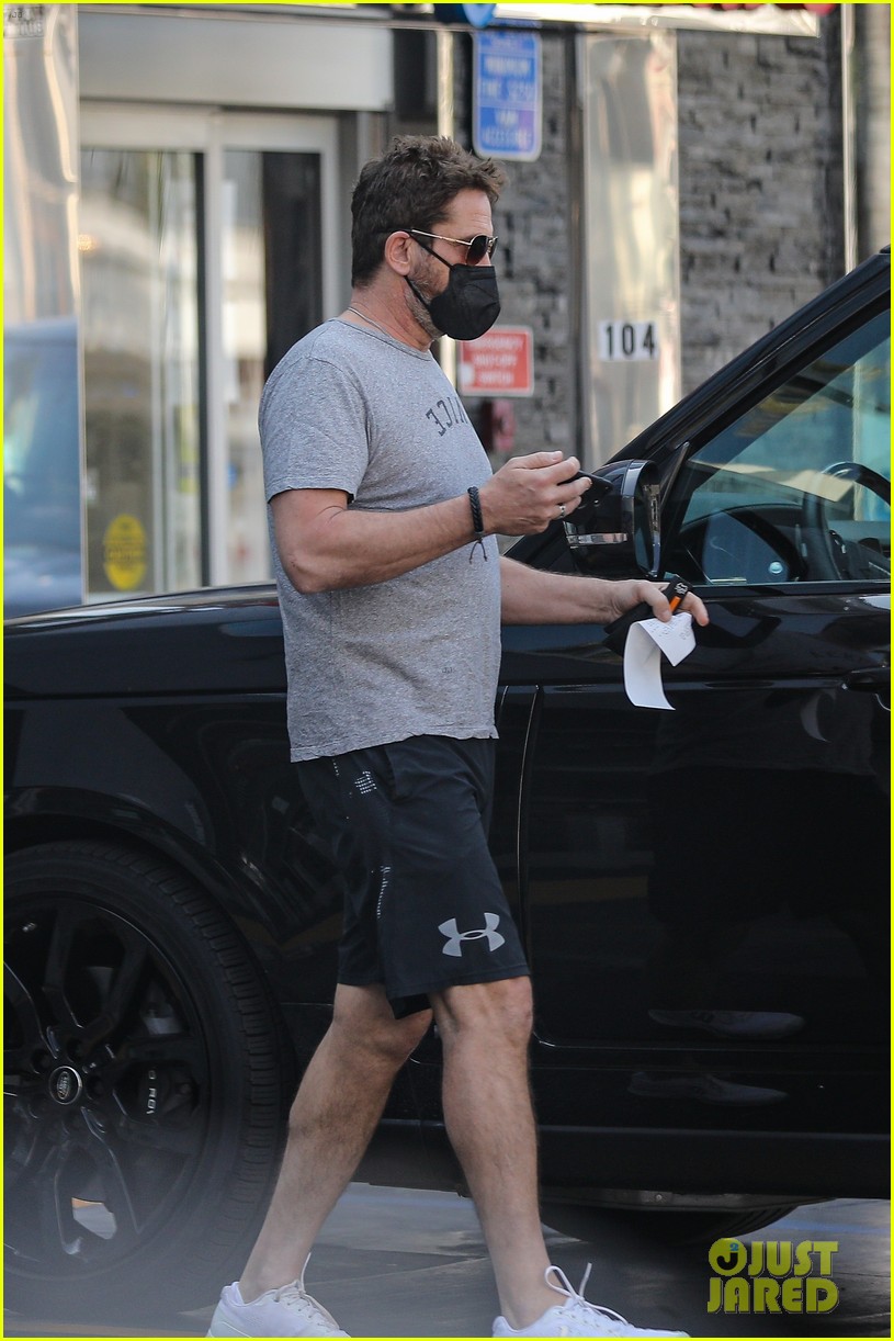 Gerard Butler Stops By Gas Station for Quick Errand Run: Photo 4524241 ...