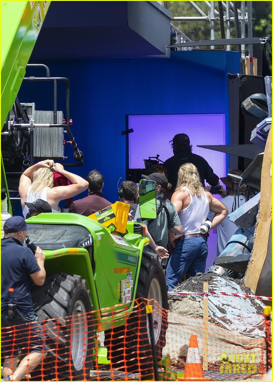 Chris Hemsworth & Chris Pratt Film 'Thor: Love & Thunder' as Thor ...