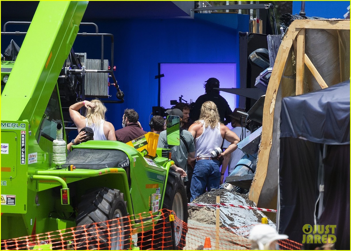 Chris Hemsworth & Chris Pratt Film 'Thor: Love & Thunder' as Thor ...