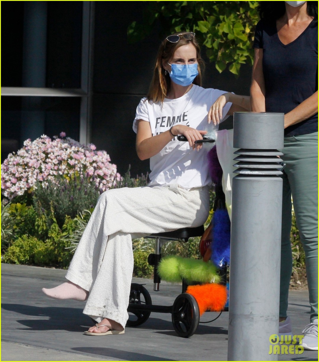 Injured Emma Watson Sports Modest Ring on That Finger, Fans Question If ...