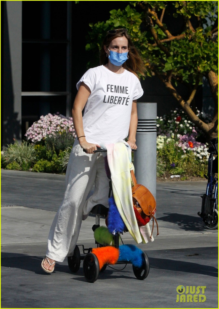 Injured Emma Watson Sports Modest Ring on That Finger, Fans Question If ...