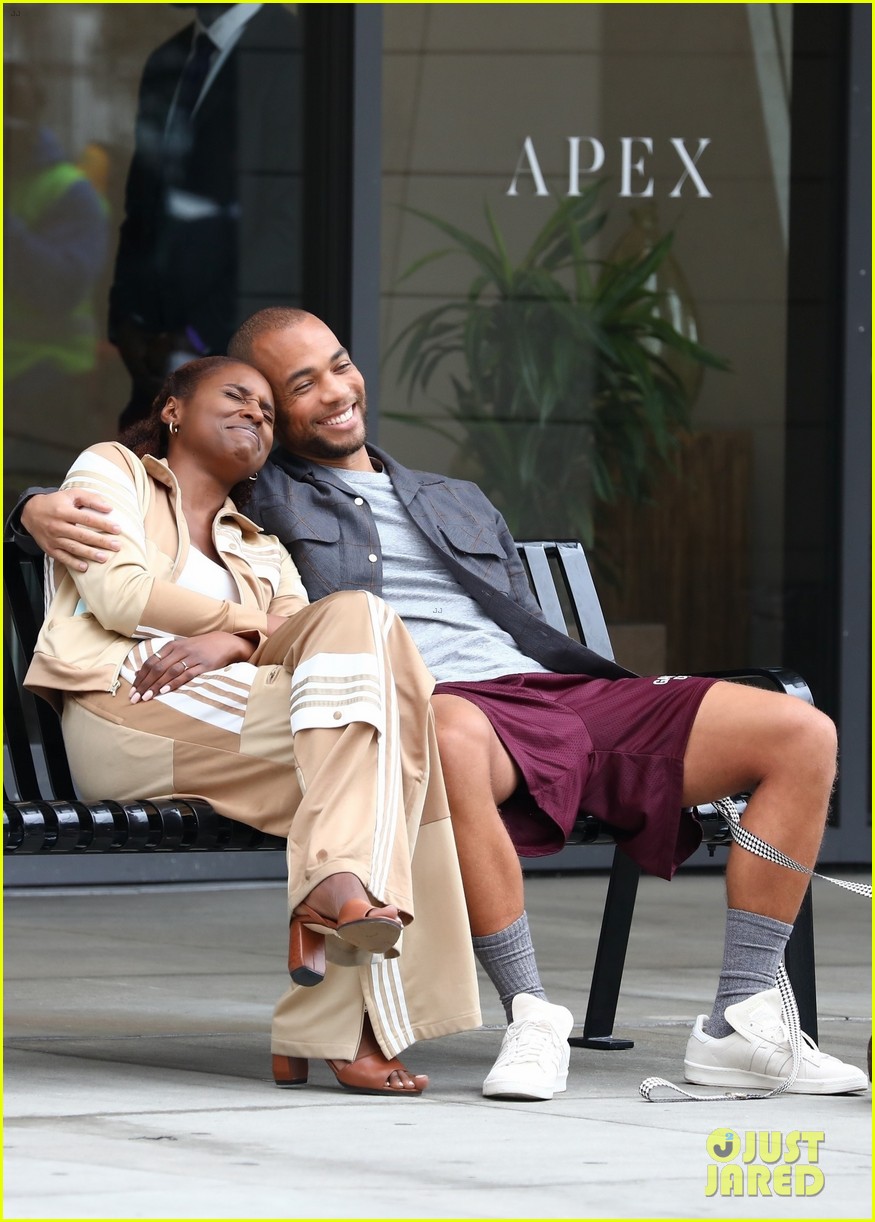 Issa Rae Cozies Up to Kendrick Sampson While Filming Fifth & Final ...